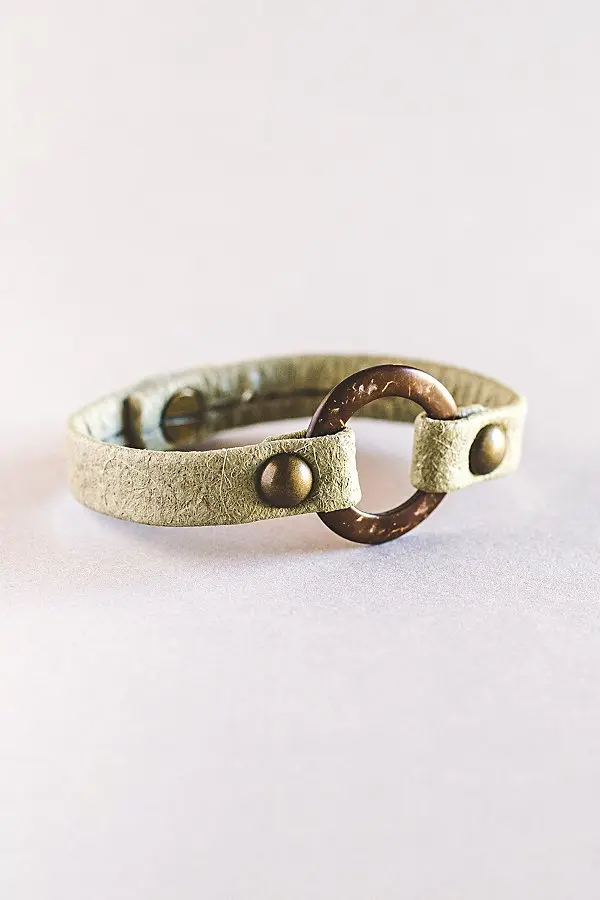GIVING BRACELETS Circle Of Love Vegan Bracelet - Sage