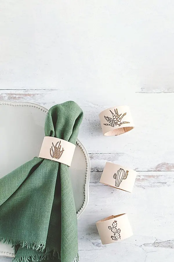 GIVING BRACELETS Leather Napkin Ring Succulent Print Set - Natural