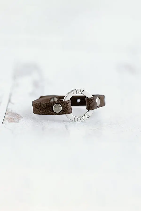 GIVING BRACELETS I Am Love Mantra Bracelet - Chocolate Brown