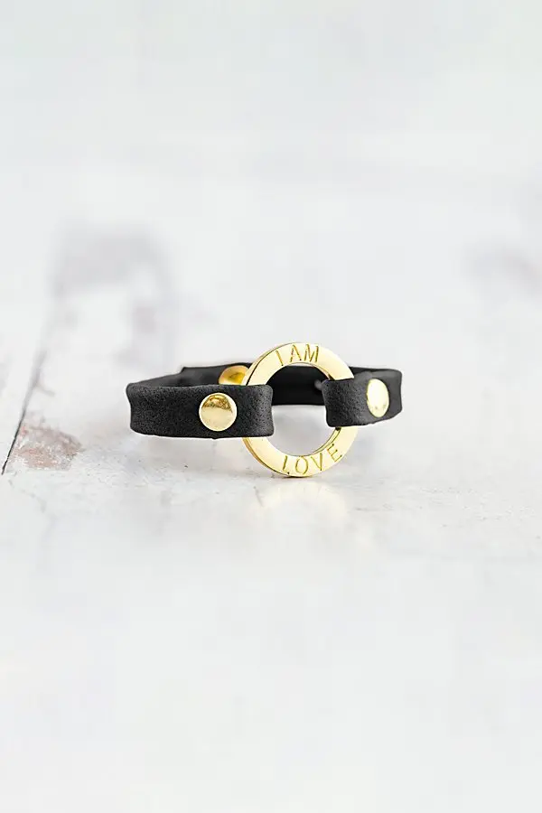 GIVING BRACELETS Gold I Am Love Mantra Bracelet - Black