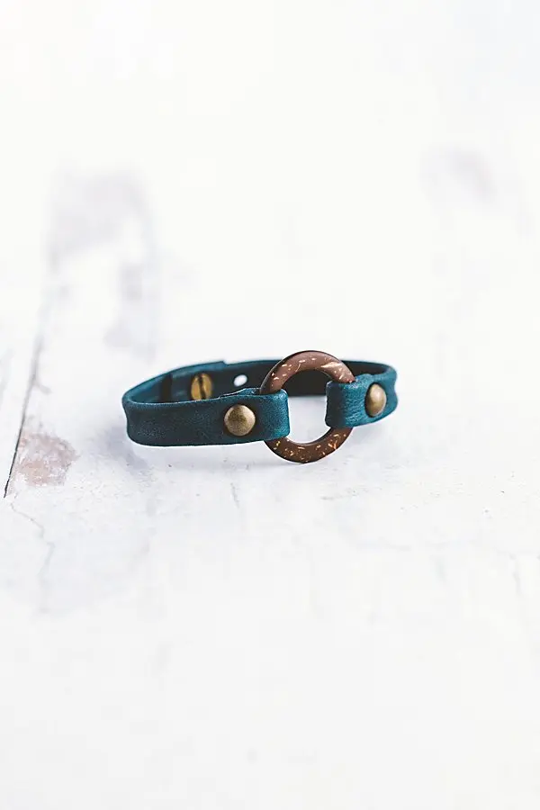 GIVING BRACELETS Circle Of Love Leather Bracelet - Blue Spruce