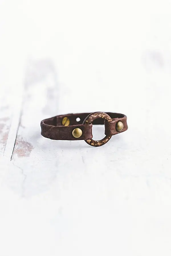 GIVING BRACELETS Circle Of Love Leather Bracelet - Chocolate Brown