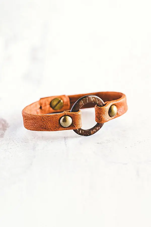 GIVING BRACELETS Circle Of Love Leather Bracelet - Rustic Brown