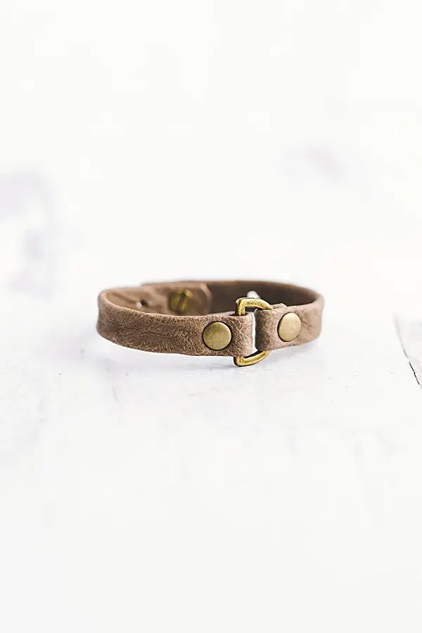 GIVING BRACELETS Do Good Leather Bracelet - Light Grey