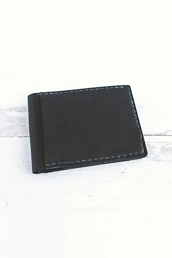 GIVING BRACELETS Leather Bifold Wallet - Black