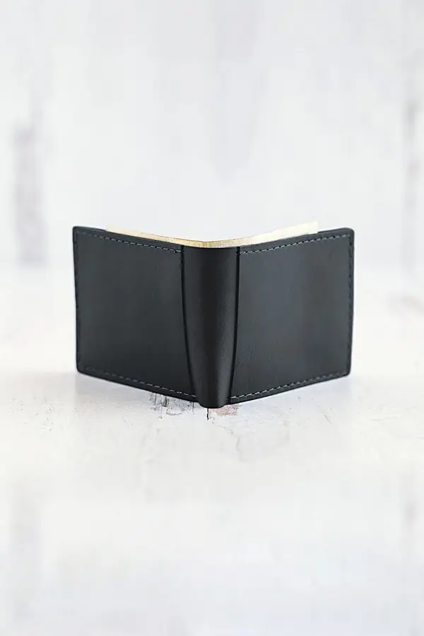 GIVING BRACELETS Leather Bifold Wallet - Black