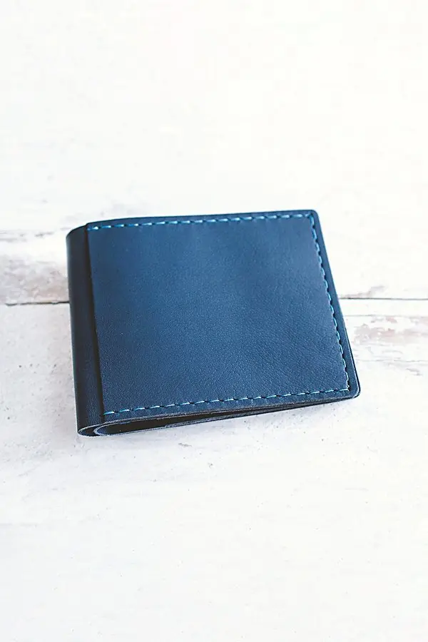 GIVING BRACELETS Leather Bifold Wallet - Blue