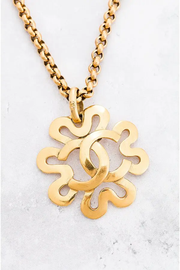 Chanel 1995 Cc Flower Pendant Necklace - Gold