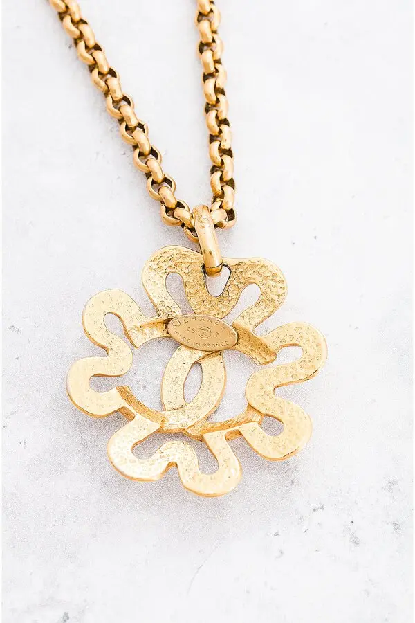 Chanel 1995 Cc Flower Pendant Necklace - Gold