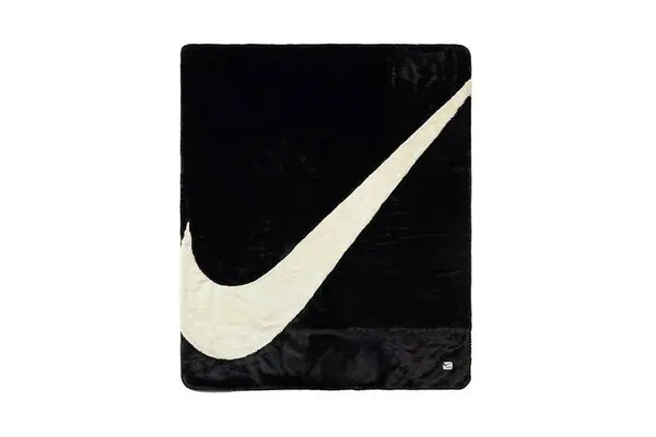 Nike Swoosh Faux Fur Blanket - Black/fossil/off White