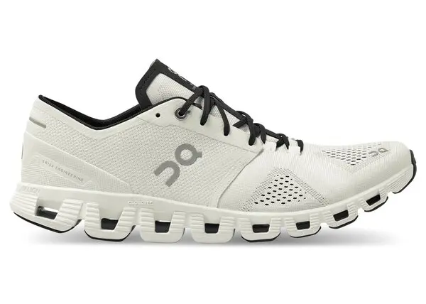 On Running Cloud Xin - White/black