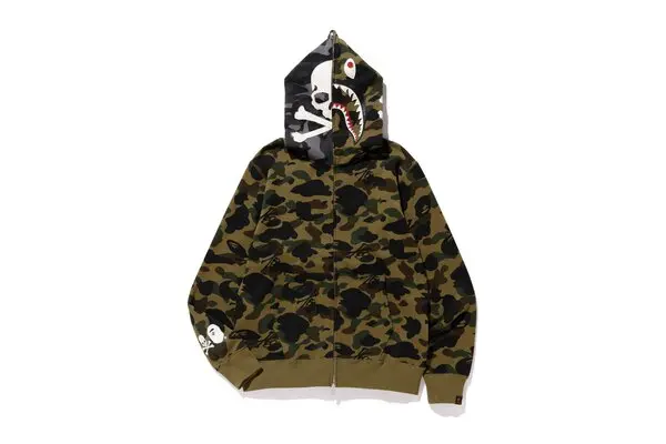 A BATHING APE Vs Mastermind Split Panel Camo Hoodie - Green/black
