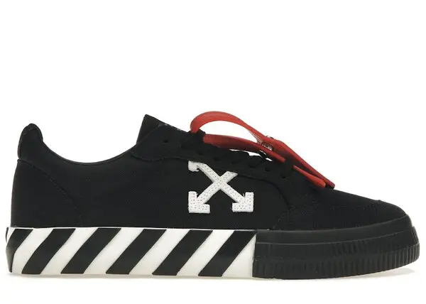 Off-White Vulcanized Low Top Sneakers - Black/white