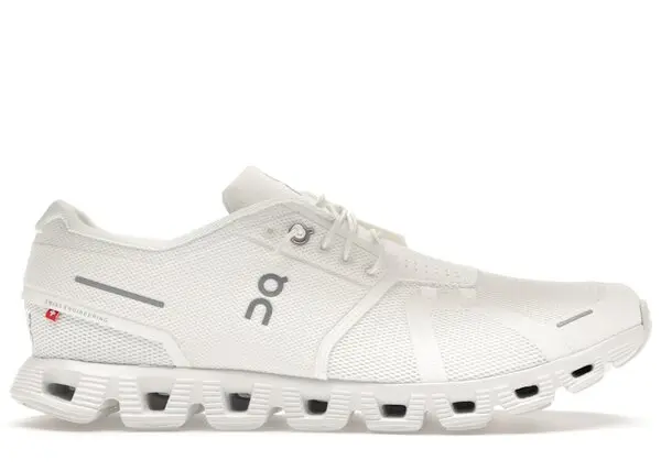 On Cloud 5in Sneakers - Undyed/white