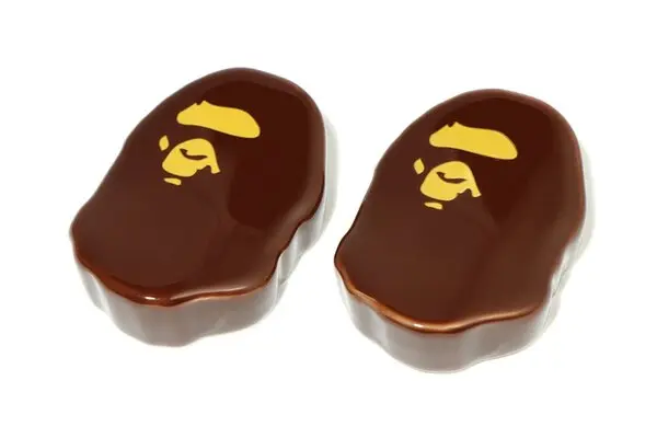 A BATHING APE Ape Head Chopstick Rest - Brown