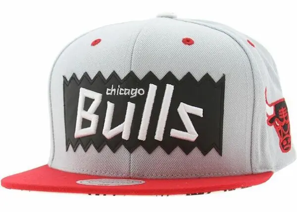 Mitchell & Ness Chicago Bulls Wool Snapback Cap - Silver/red