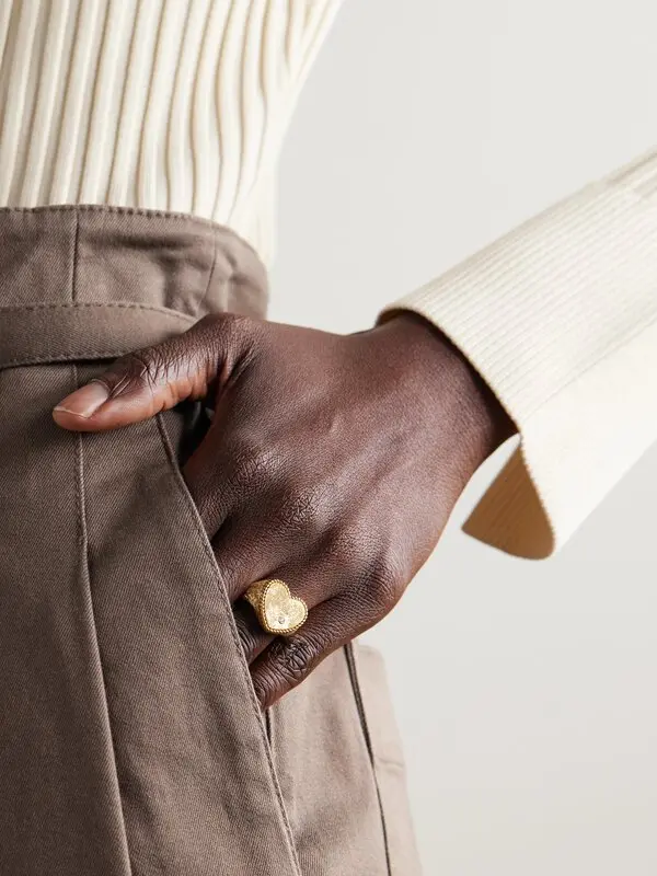 Yvonne Léon Coeur Pailletee 9-karat Diamond Ring