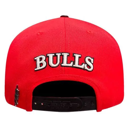 PRO STANDARD Black Chicago Bulls Pinch Chevron Adjustable Hat