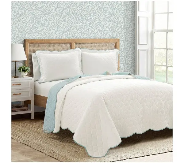 LUSH DECOR Coastal Chic Scallop Reversible Quil T Set- K/cal K - One-color