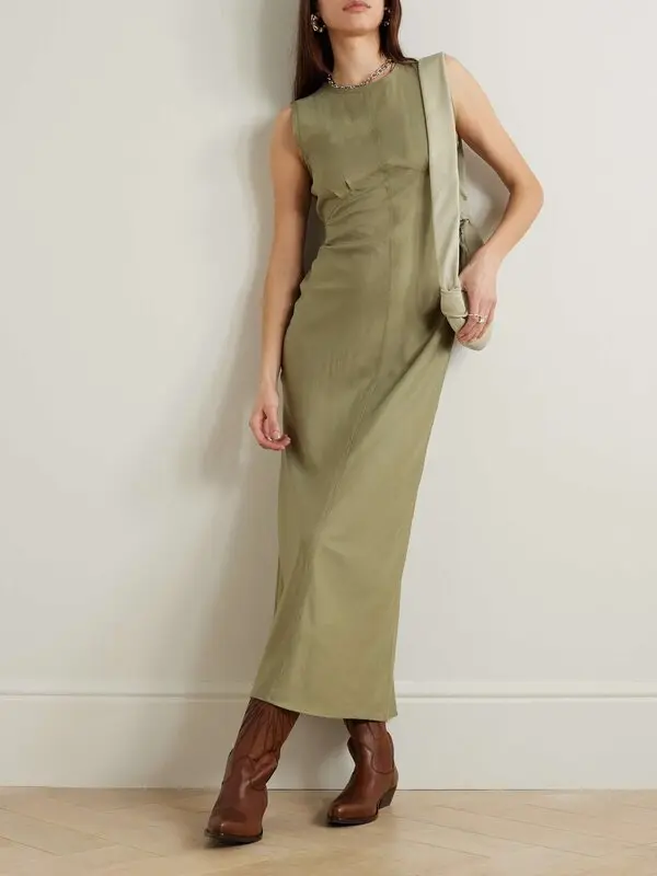 golden goose dress Journey Long Bone White/Black The effortless cool of Parisian dressing underscores Golden Gooses Journey collection Golden Goose - Journey printed