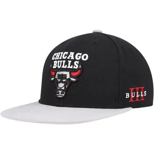 Mitchell & Ness Gray Chicago Bulls Core Snapback Hat