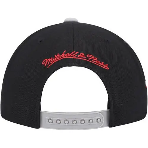 Mitchell & Ness Gray Chicago Bulls Core Snapback Hat
