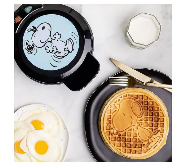 PEANUTS Snoopy Waffle Maker