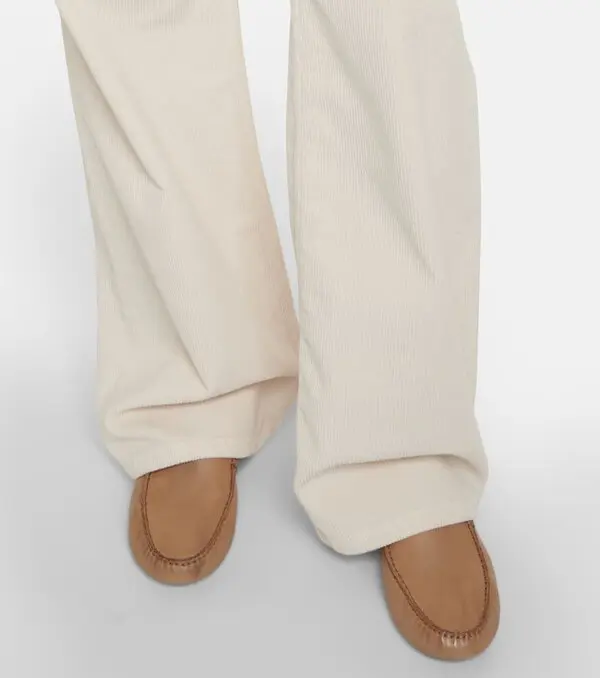 THE ROW Lucca Leather Loafers - Beige