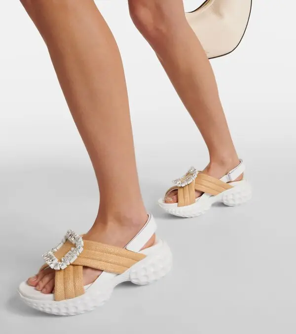 ROGER VIVIER Viv' Run Light Strass Buckle Sandals - Beige