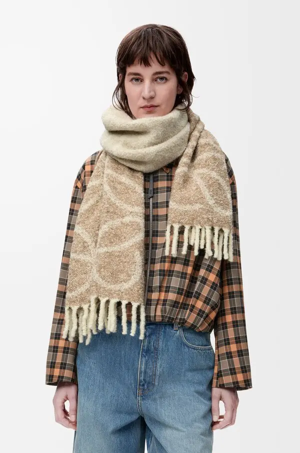 Loewe Anagram Scarf In Alpaca And Wool - Beige/white