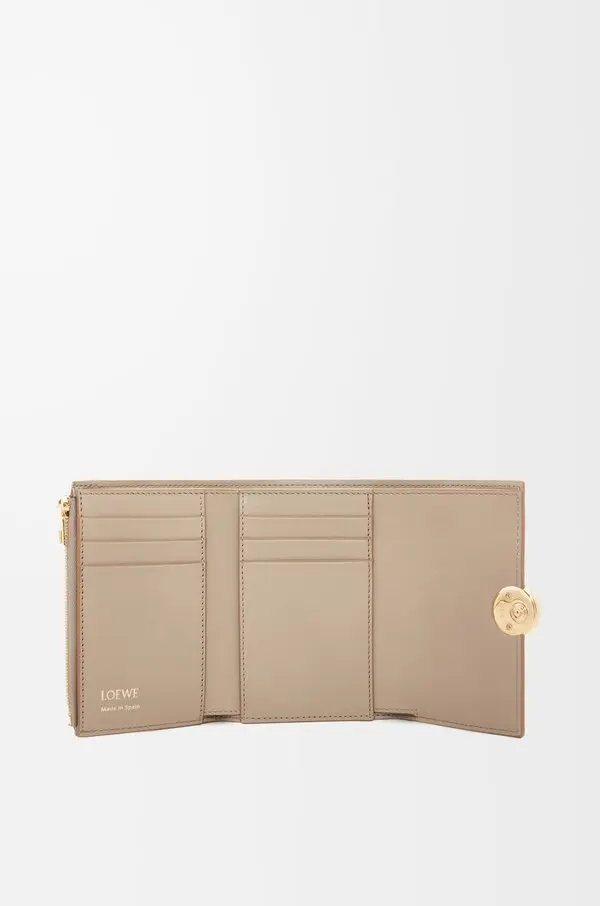 Loewe Pebble Small Vertical Wallet In Shiny Nappa Leather Skin - Sand