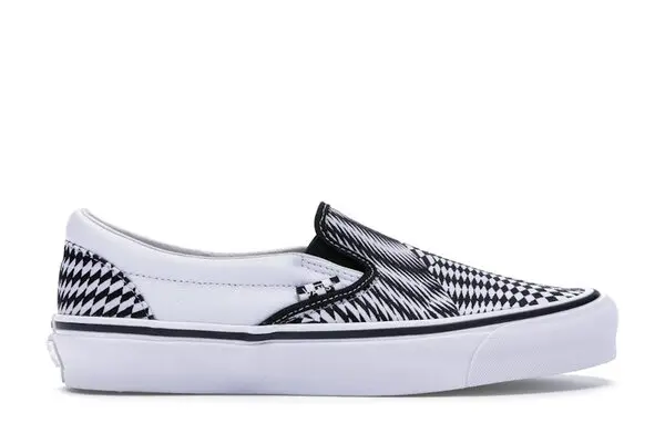VANS Slip-on Sneakers - Black/true White