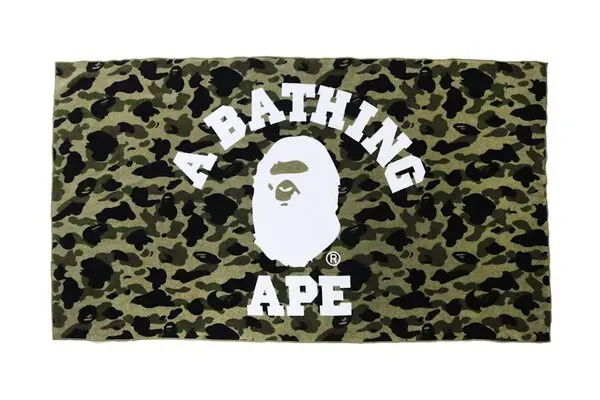 A BATHING APE 1st Camo College Logo Beach Towel - Green