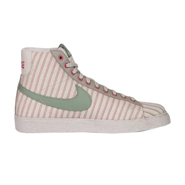 Nike W's Blazer Mid Sneakers