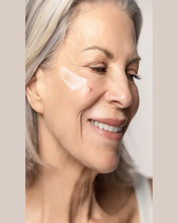 RÉVIVE Vitamin C, Niacinamide +bio-renewal Peptide, 1 Oz
