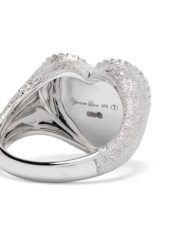 Yvonne Léon 9kt White Gold Diamond Heart Signet Ring - Silver