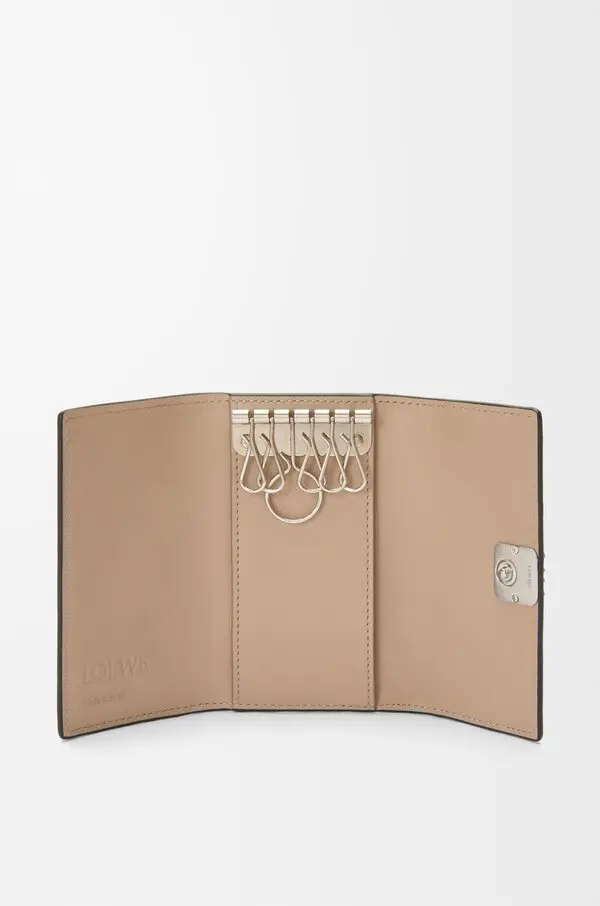 Loewe Anagram Key Case In Pebble Grained Leather Skin - Sand