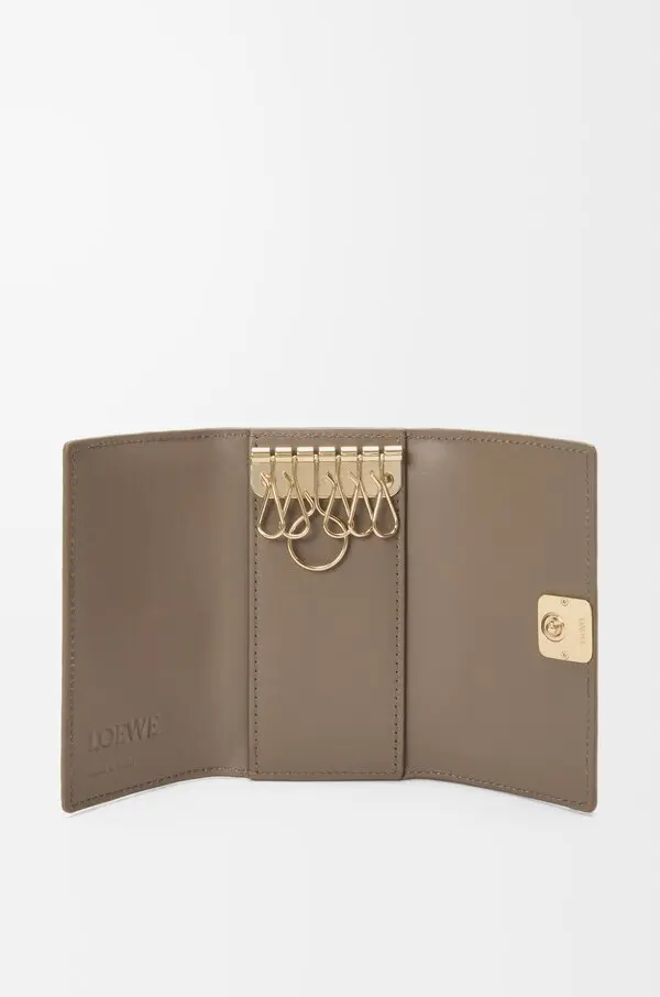 Loewe Anagram Key Case In Pebble Grained Leather Skin - Taupe