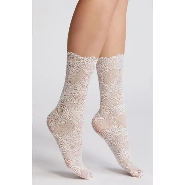 HIGH HEEL JUNGLE Scalloped Lace Crew Socks - White