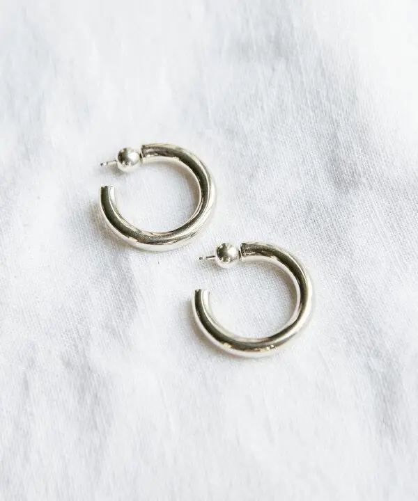 SOPHIE BUHAI Small Everyday Hoop Earrings - Silver