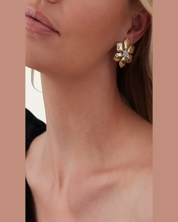 Sara Weinstock 18k Lierre Diamond Flower Stud Earrings