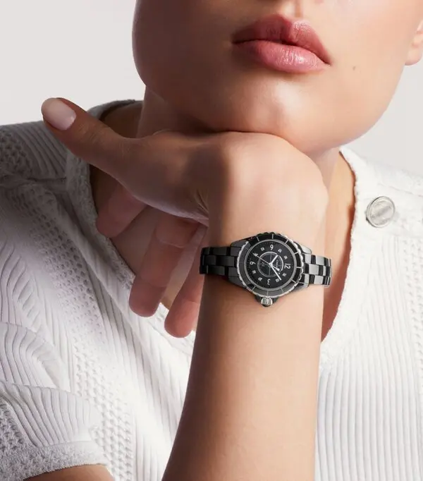 CHANEL ＊ J12 29mm Chanel Hs Chan L Cer J12 29mm Dia Index C - Black | Editorialist