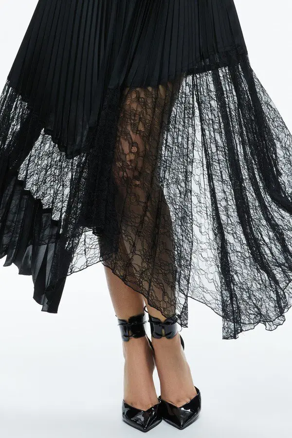 Alice + Olivia Hannah Halter Maxi Dress In Black - 75% Off | Editorialist
