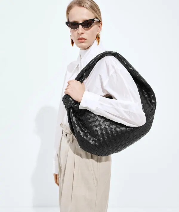 Bottega Veneta Medium Jodie Intrecciato Shoulder Bag - Nero
