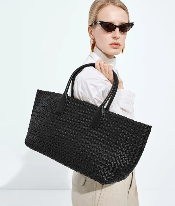 Bottega Veneta Intrecciato Leather Cabat Tote Bag - Black