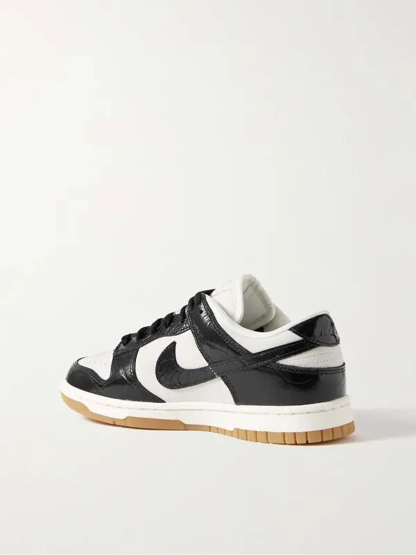 Nike Dunk Low Sneakers