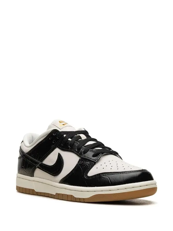Nike Dunk Lace-up Sneakers - Black