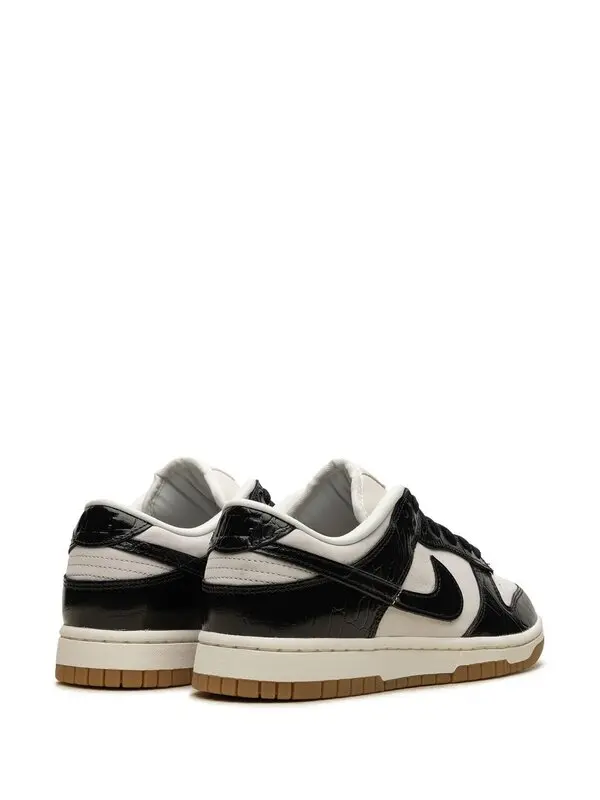 Nike Dunk Lace-up Sneakers - Black