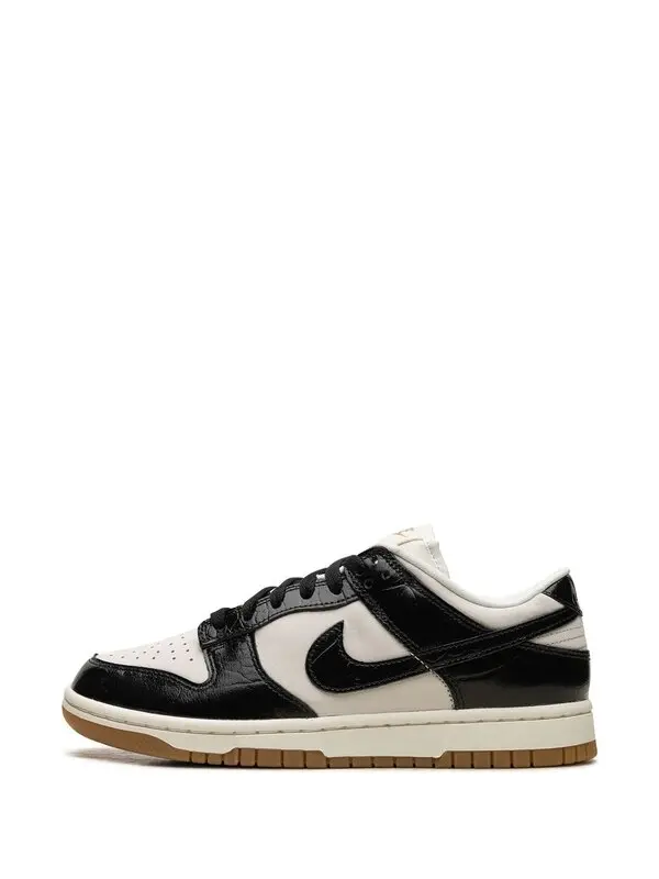 Nike Dunk Lace-up Sneakers - Black