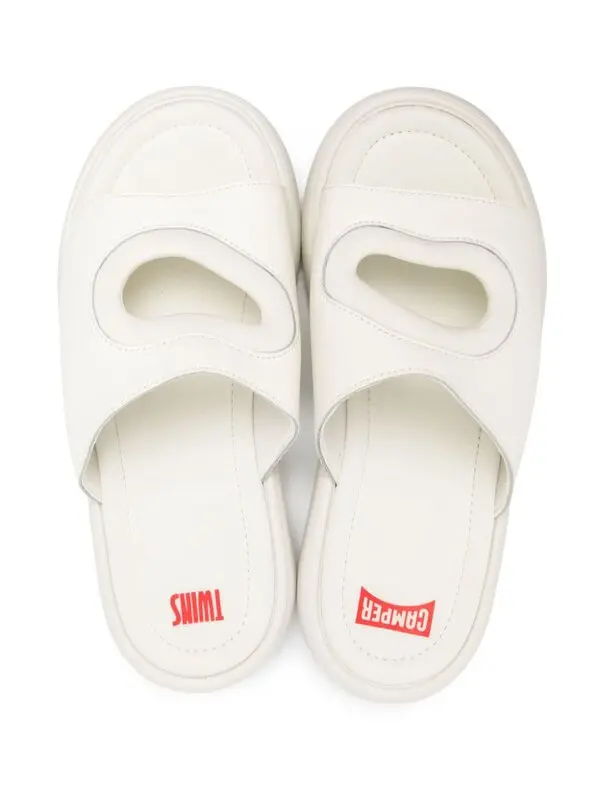Camper Pelotas Flota Slides
